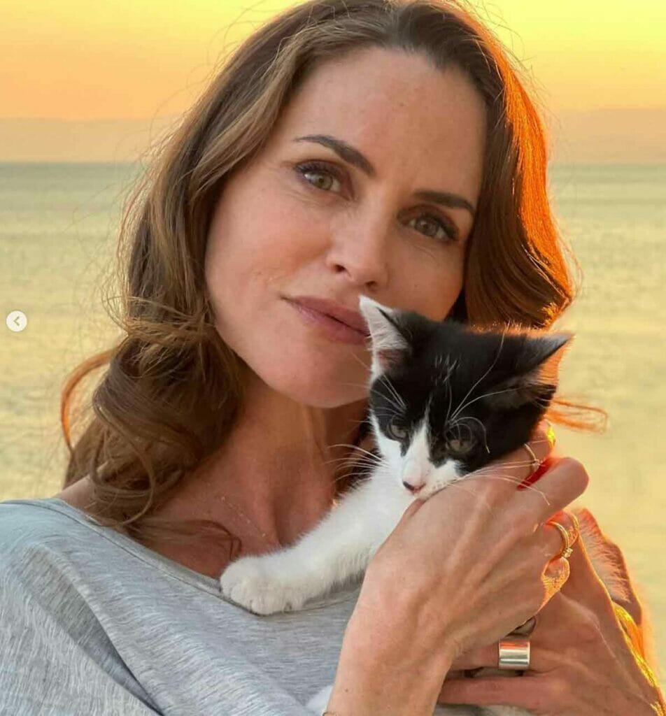 Carole Dechantre (Les mystères de l'amour) a 50 ans et un petit Shadow ...