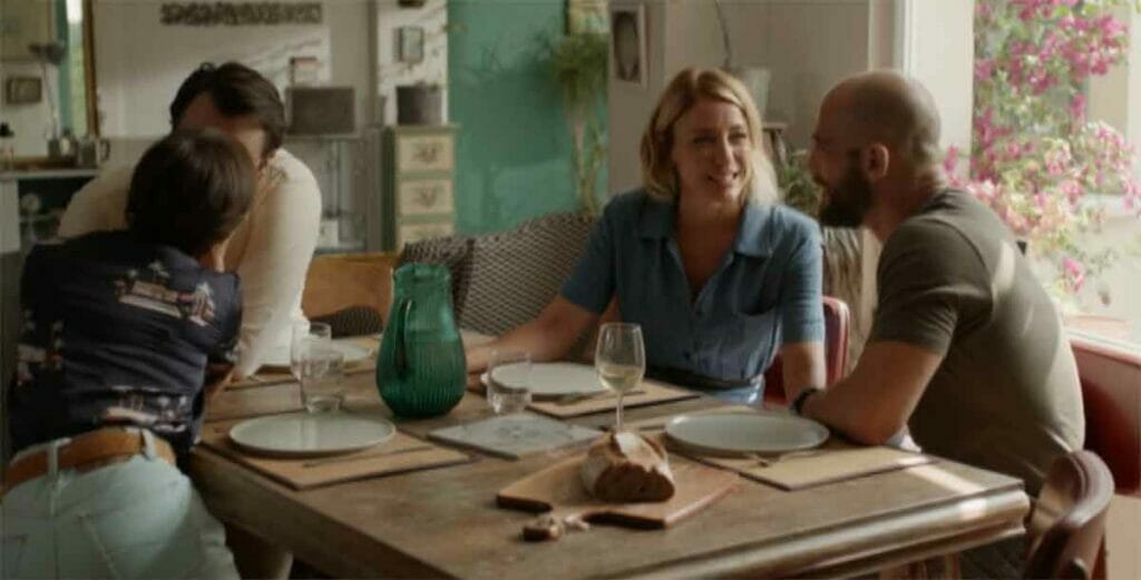 Ludo chamboulé par Jade | Julie trompe Alex sans culpabiliser - Un si ...