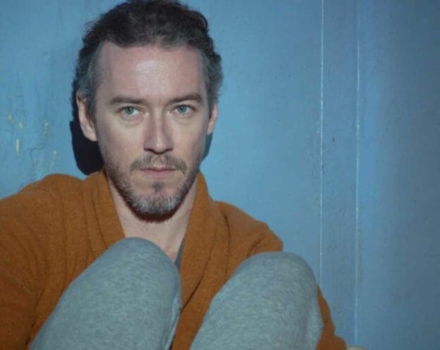 Guillaume Faure dans Plus belle la vie (TF1) : Il joue Louis Robbie ...