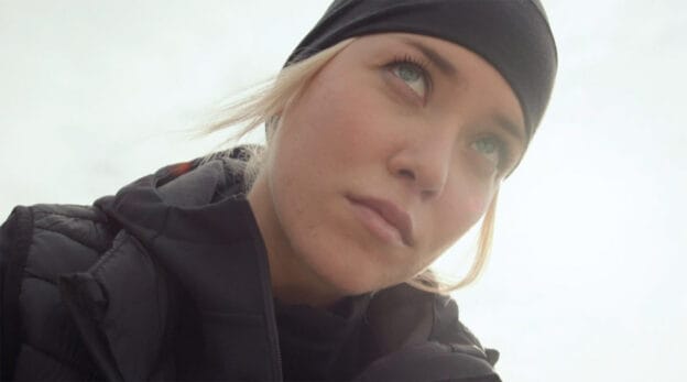 Louis Robbie et Zoé en cavale et Ariane les protège - Plus belle la vie ...