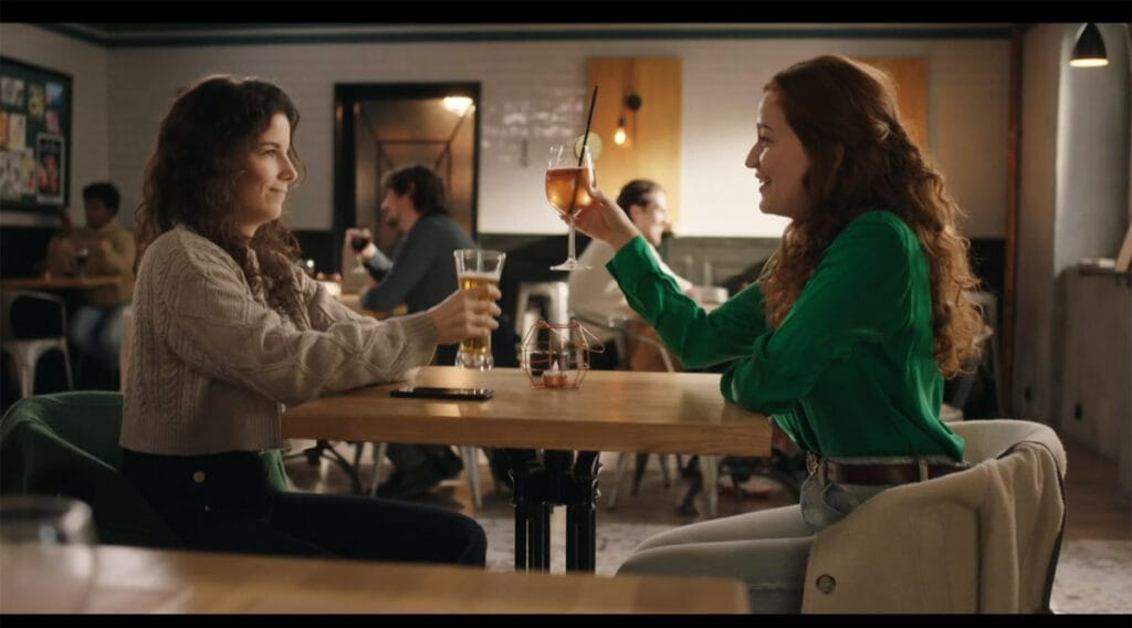 Adeline craque pour Roxane et Myriam Becker rentre à Sète - Demain nous ...