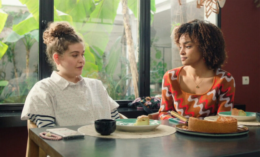 Léa et Boher retrouvent le bracelet de Louise - Plus belle la vie 18 ...