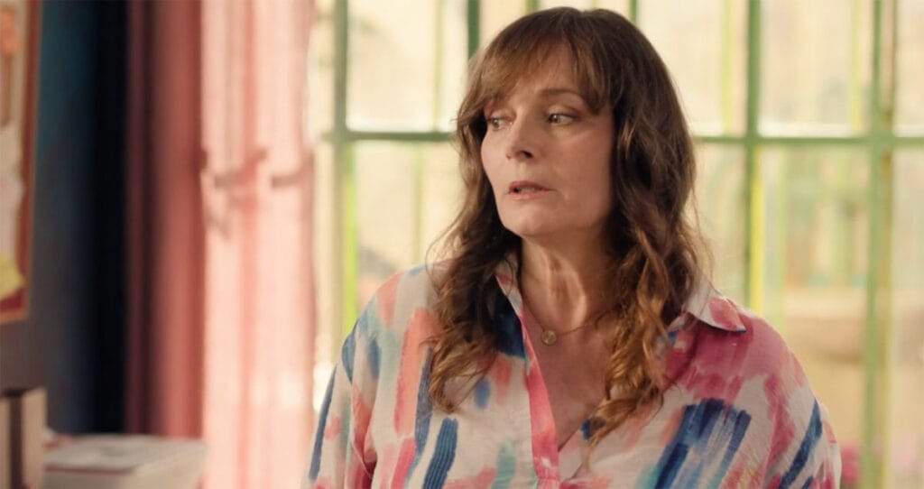 Jennifer vient habiter avec Pascal et Figaro le chaton - Plus belle la ...