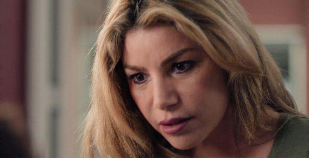 Jennifer vient habiter avec Pascal et Figaro le chaton - Plus belle la ...