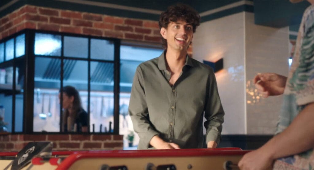 Bart fou amoureux et Samuel prend Ellie sous son aile – Demain nous ...